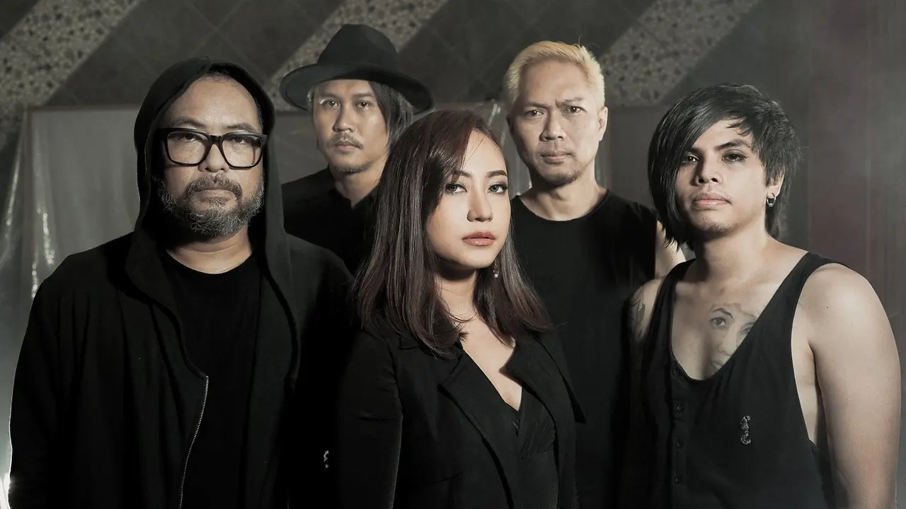 Resmi, Cokelat Band Umumkan Aiu Ratna sebagai Vokalis Tetap - ShowBiz ...