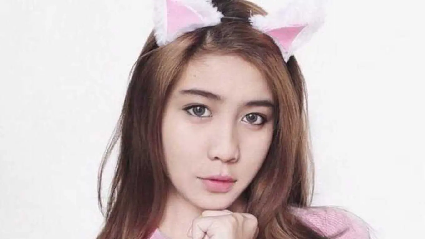 Sebelum Sering Tampil Seksi, Awkarin Ternyata Pernah Berhijab!