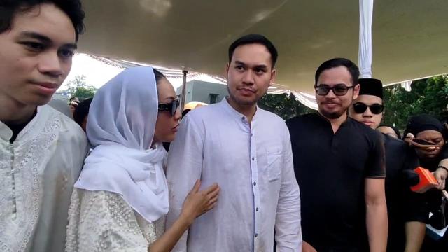 Ray Sahetapy Syahadat dan Disalatkan Kali Terakhir di Masjid Istiqlal ...