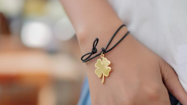 8 Model Gelang Emas Clover Terbaru yang Wajib Dimiliki, Elegan dan ...