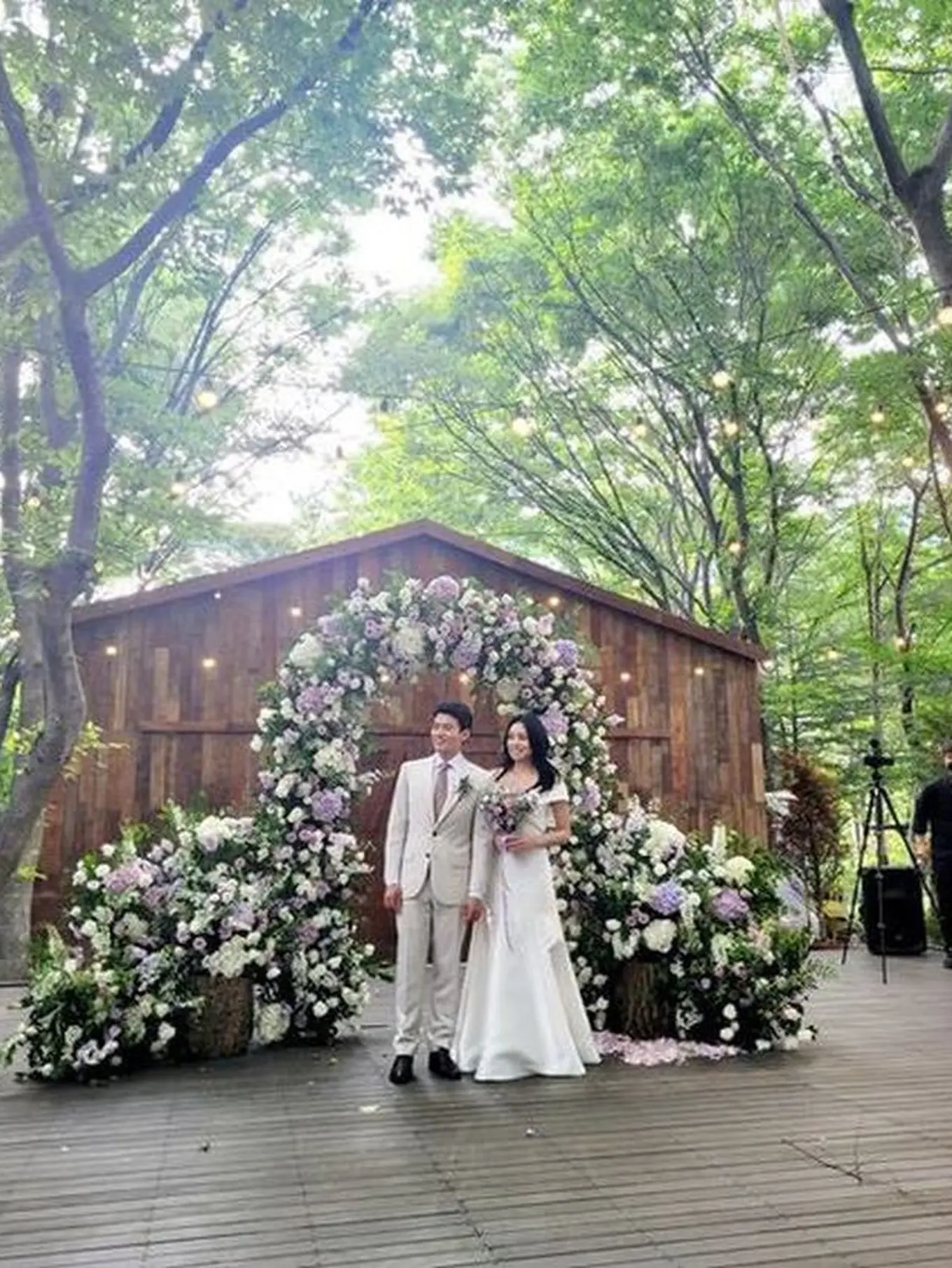 Youtuber Jang Hansol Resmi Menikah, Sang Istri Tampil dengan Gaun Putih ...