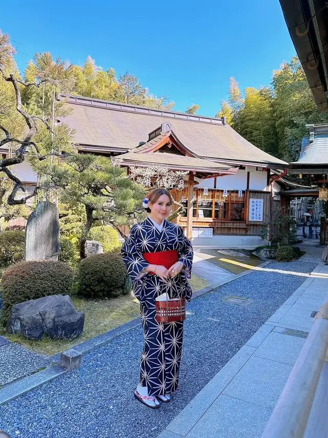 Profil Isa Zega yang Ternyata Dulu Pernah Jadi Manager Lucinta Luna ...