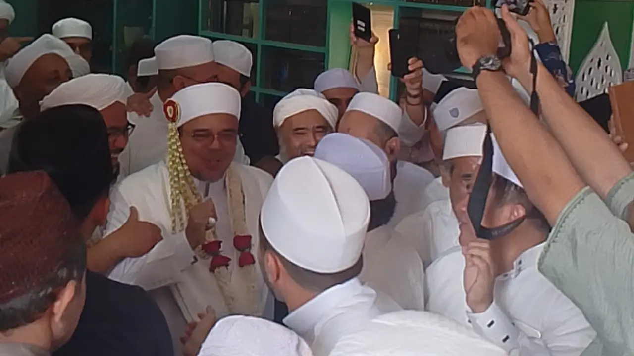 Sosok Syarifah Mona Hasinah, Istri Baru Habib Rizieq Shihab yang Beda Usia 27 Tahun dan ...