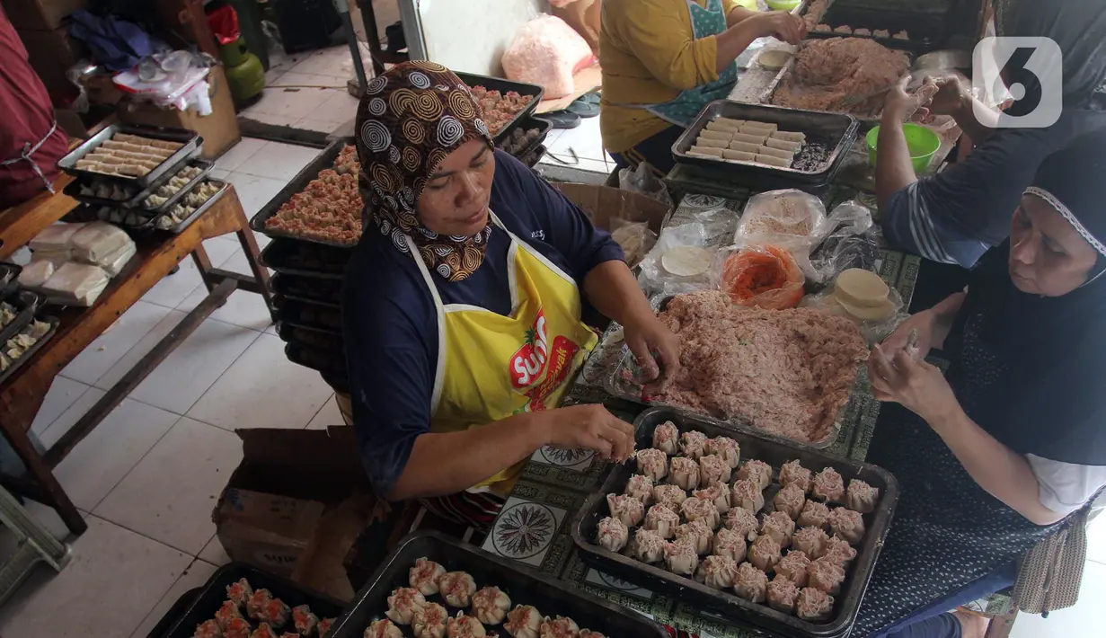 FOTO: Ramadhan, Penjualan Dim Sum Alami Peningkatan - Foto Liputan6.com