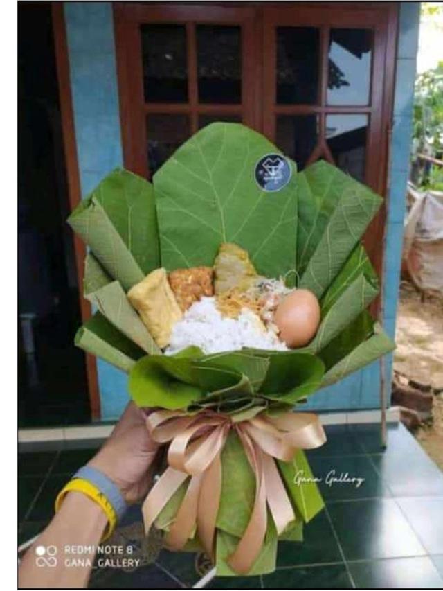 6 Buket Bunga Isi Bahan Makanan Ini Nyeleneh Banget, Bikin Tepuk Jidat ...