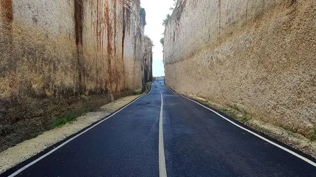 Keindahan Tebing Tanah Barak, Pesona Alam Bali yang Menakjubkan ...