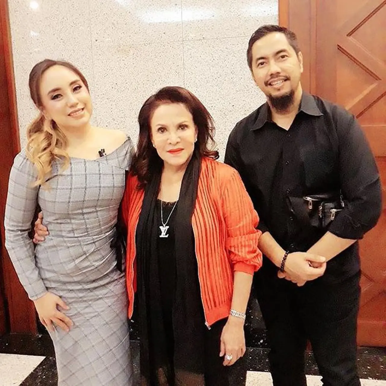 10 Potret Transformasi Mpok Atiek dari Muda hingga Kini, Perubahan ...