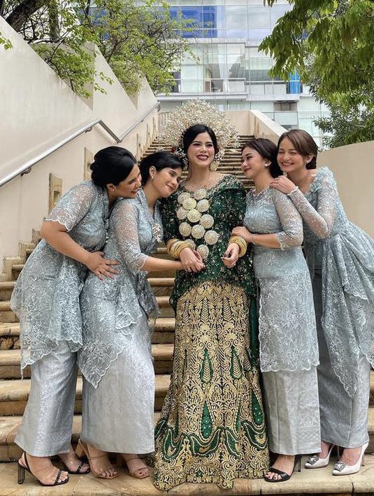 Tampilan Enzy Storia Kenakan Kebaya Bisa Jadi Inspirasi Bridesmaid ...
