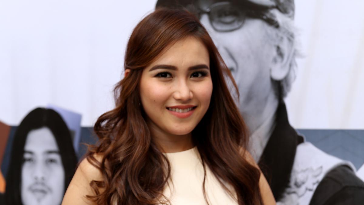 Lirik Lagu Ayu Ting Ting 'Geboy Mujair'
