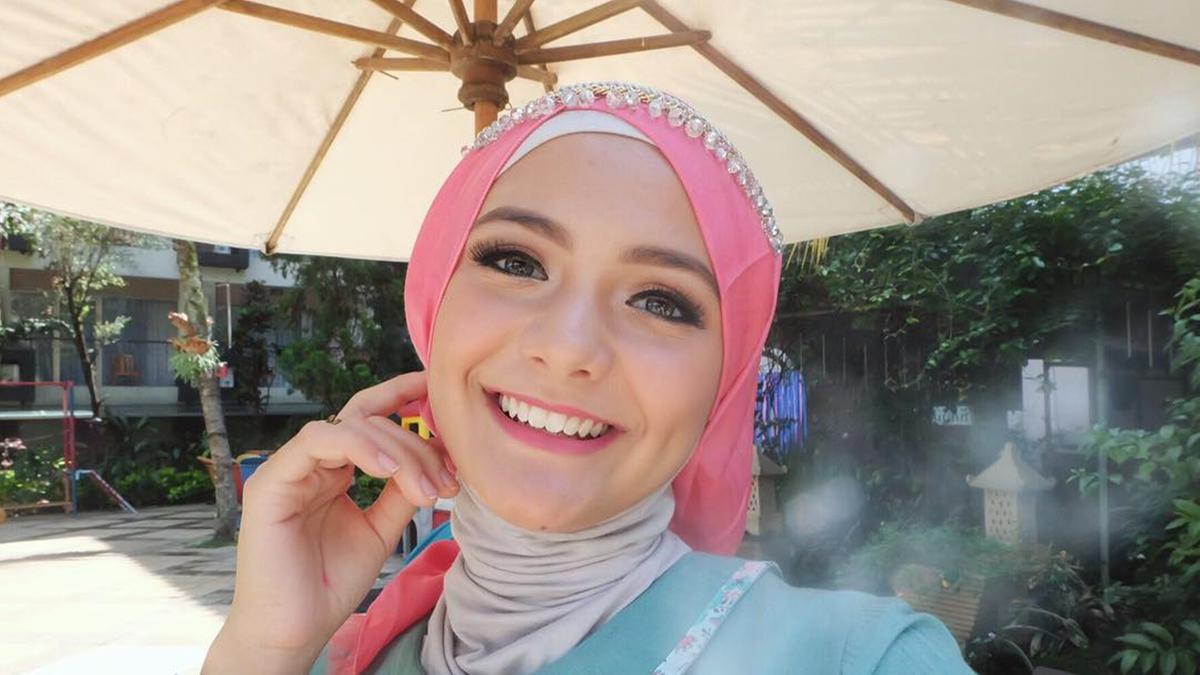 FOTO: Potret Amanda Rawles Saat Tampil Berhijab, Cantiknya Bikin ...