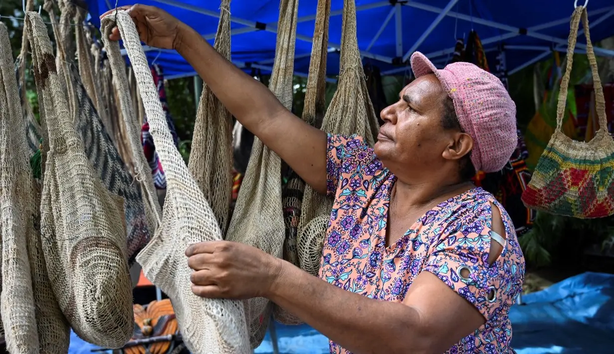 Perempuan Papua Nugini Menenun untuk Mencari Nafkah - Foto Liputan6.com