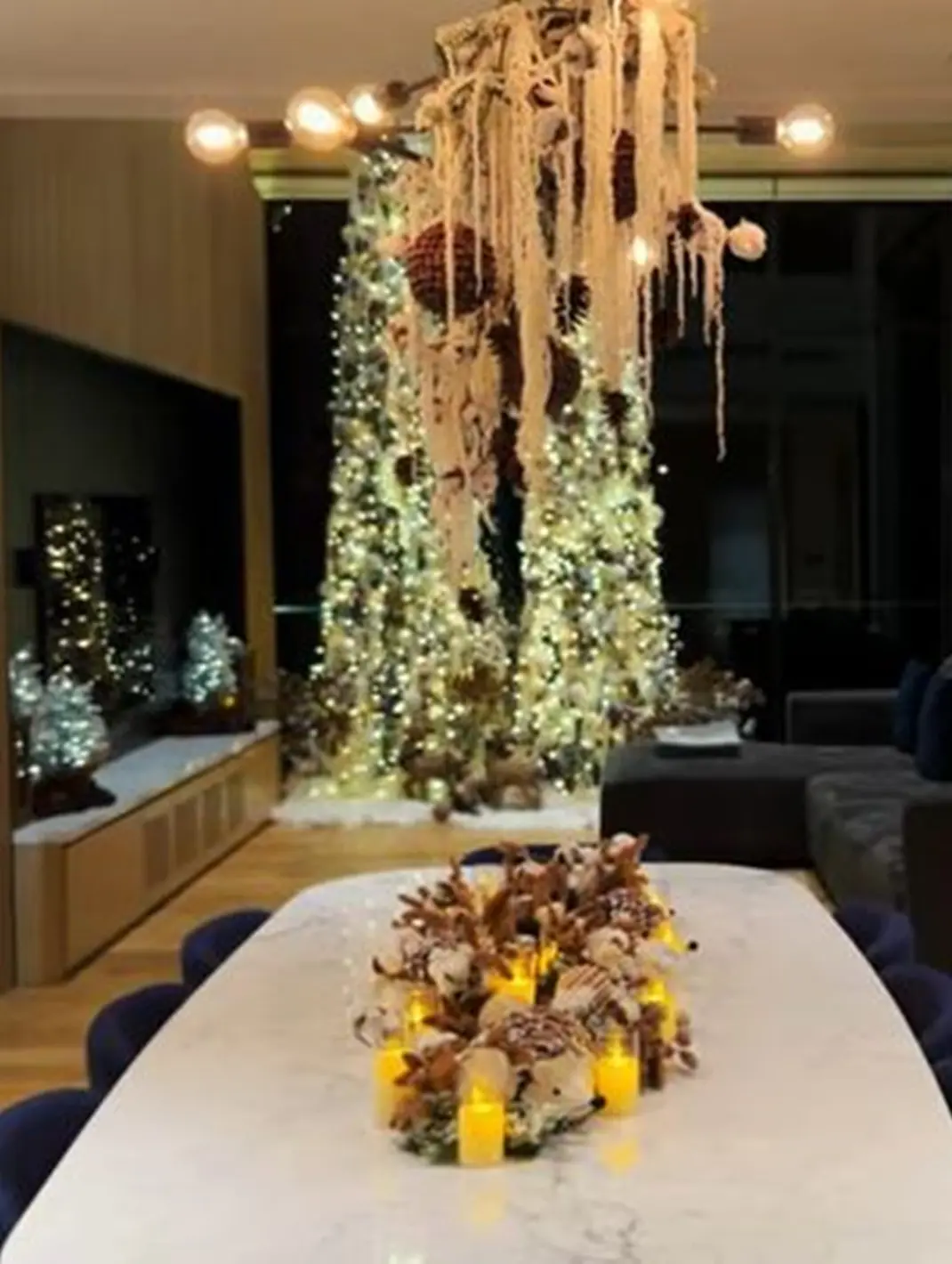 Potret Dekorasi Natal Rumah Sandra Dewi Yang Mewah, Bertema Rustic ...