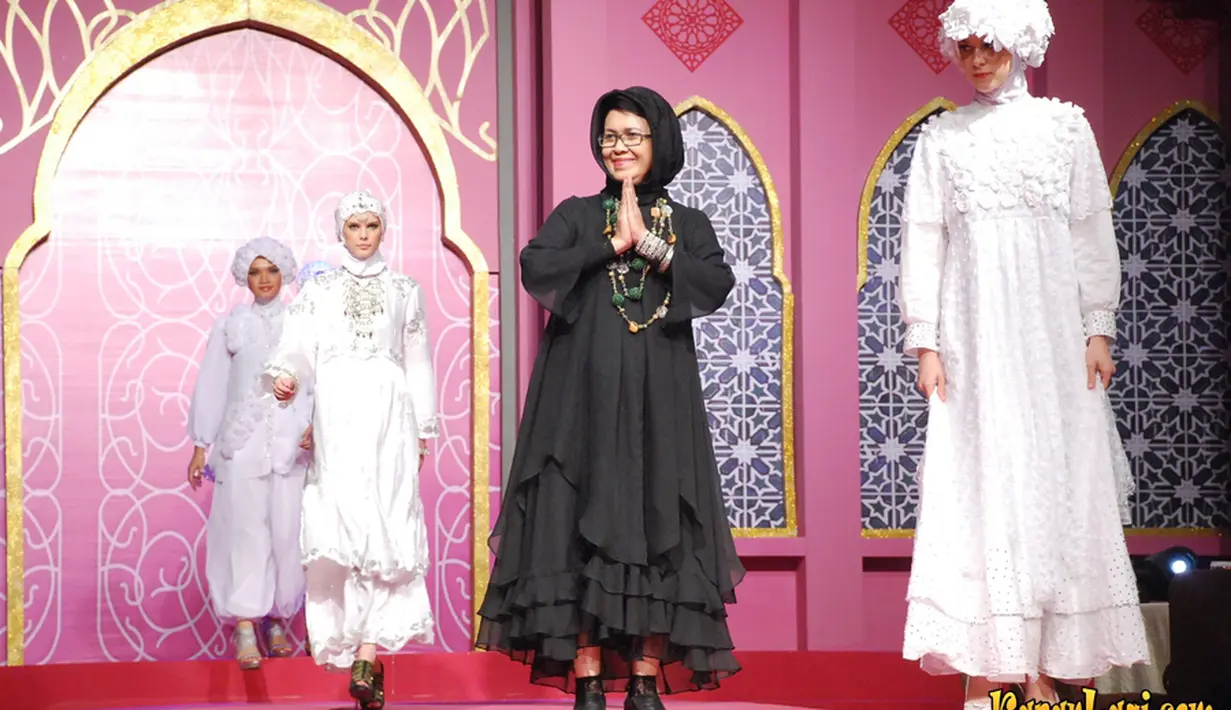 Eriyani Yusuf, Flower in White - Photo Fimela.com