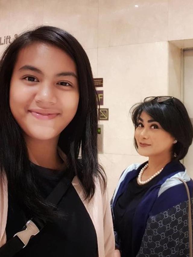 6 Potret Kebersamaan Tamara Geraldine dan Putrinya, Kompak Banget - Hot ...