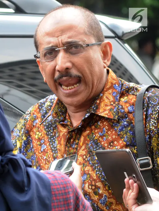 FOTO: Gaya Mantan Anggota DPR Djamal Aziz Attamimi Usai Datangi KPK ...
