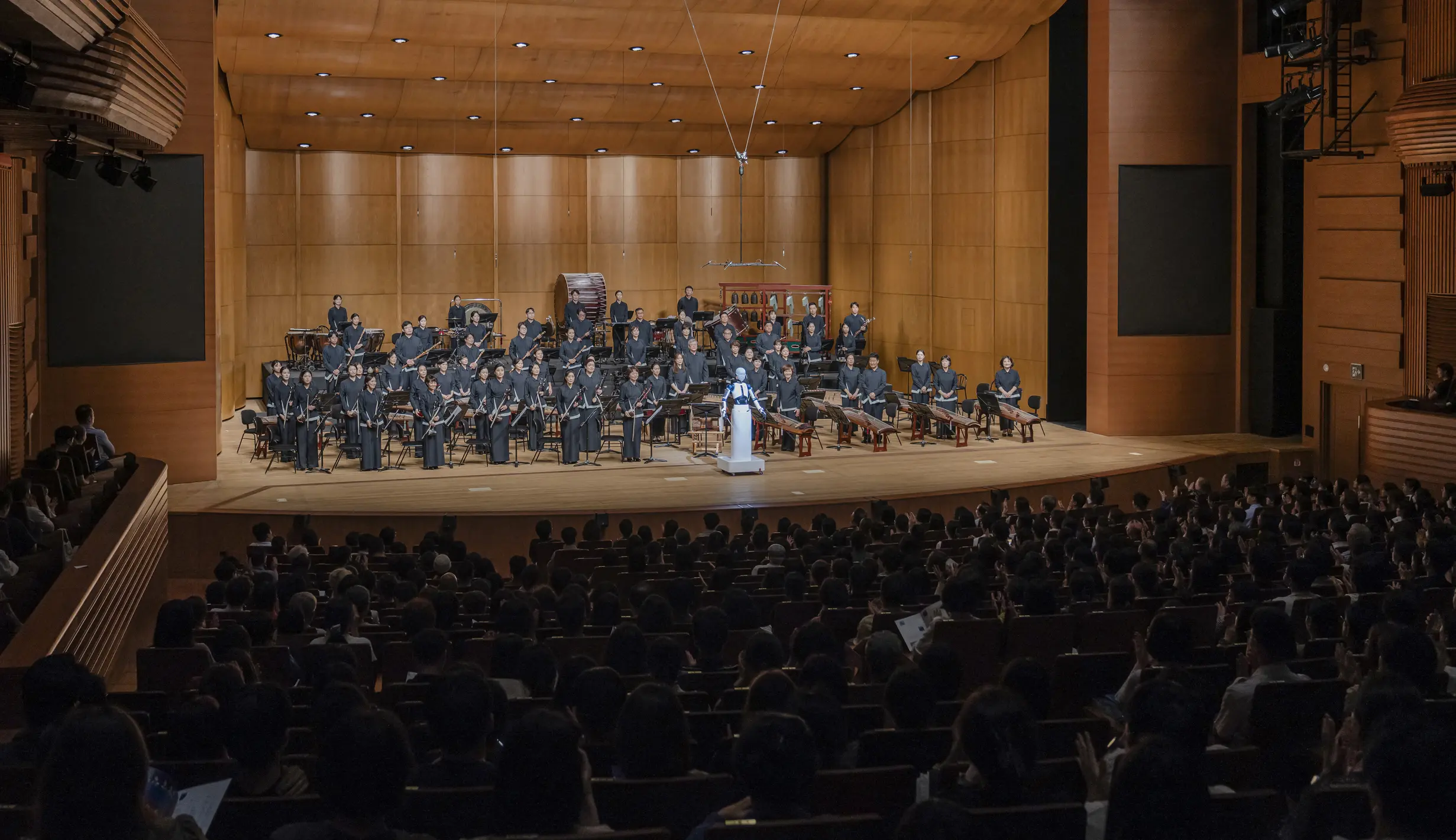 Debut Robot Tampil Sebagai Konduktor Orkestra Nasional Korea Selatan ...
