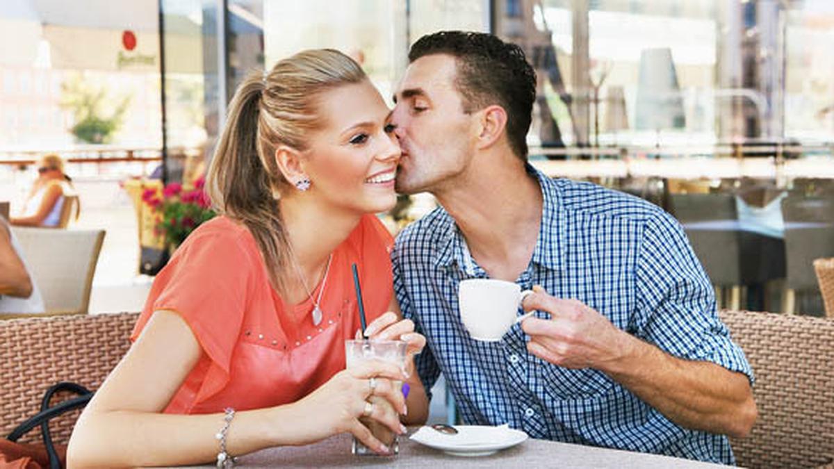 7 Ciri Pria Yang Serius Berhubungan Dengan Anda