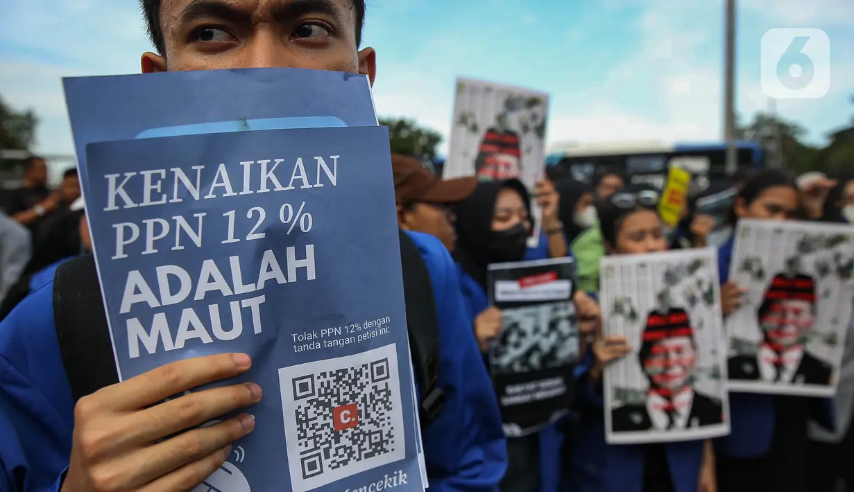 Tolak Penerapan PPN 12 Persen, BEM SI Kerakyatan Berunjuk Rasa di Kawasan Patung Kuda Jakarta ...