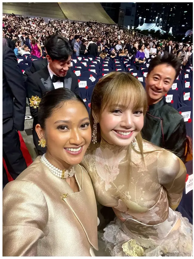 6 Potret Pemeran Film Pangku Karya Reza Rahadian di BIFF 2025, Ajak Selfie Lisa BLACKPINK ...