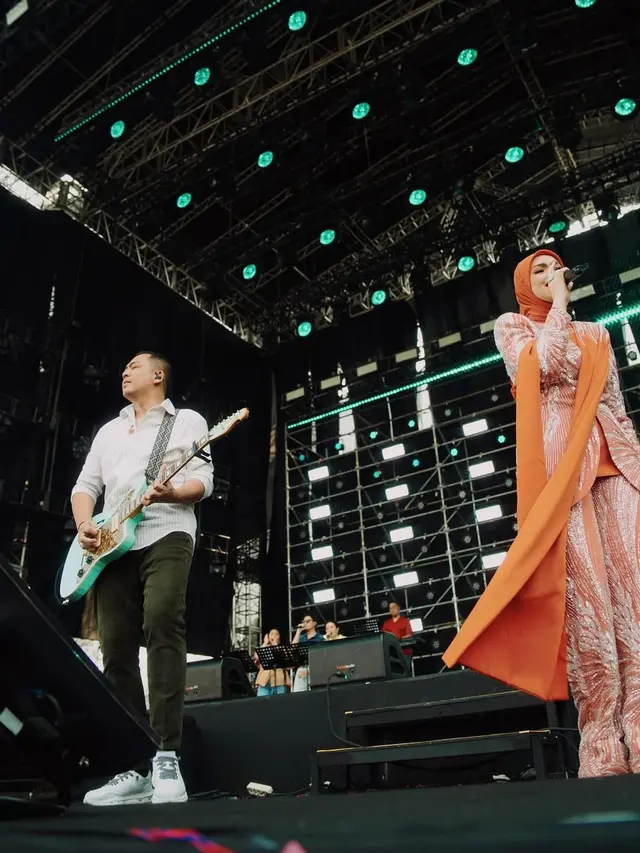 Usai Mantu, Siti Nurhaliza Tampil Fresh dengan Coral Makeup Look di Pestapora 2025 - Beauty ...