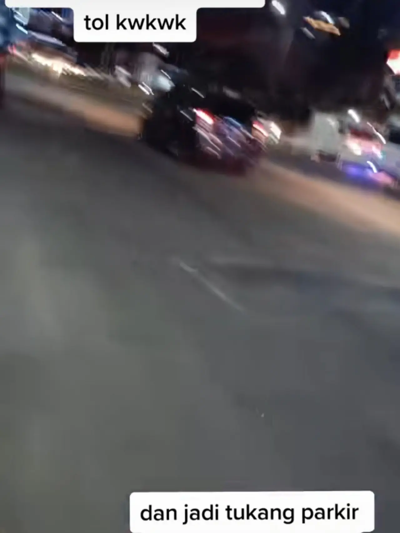 Viral Pengendara Motor Berjamaah Salah Masuk Tol, Jadi Tukang Parkir Dadakan - Hot Liputan6.com
