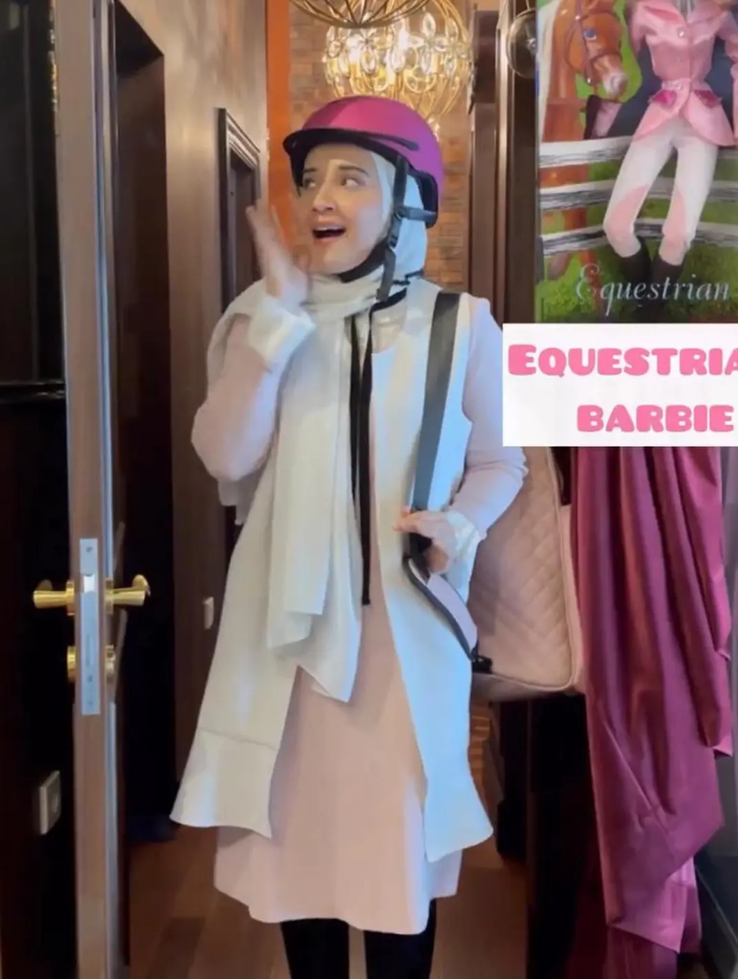 8 Adu Gaya Geng Cendol Cosplay Karakter di Pesta Ultah Ayu Dewi, Titi ...