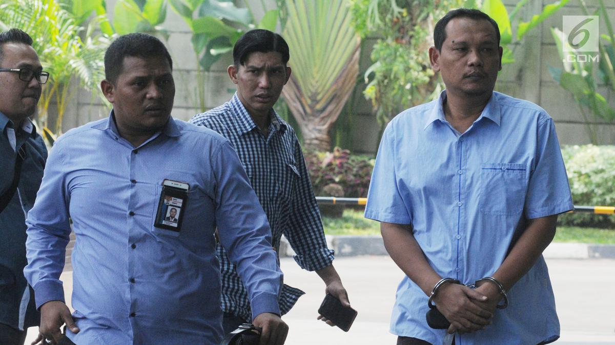 FOTO: KPK Kembali Periksa Penyuap DPRD Lampung Tengah - Foto Liputan6.com