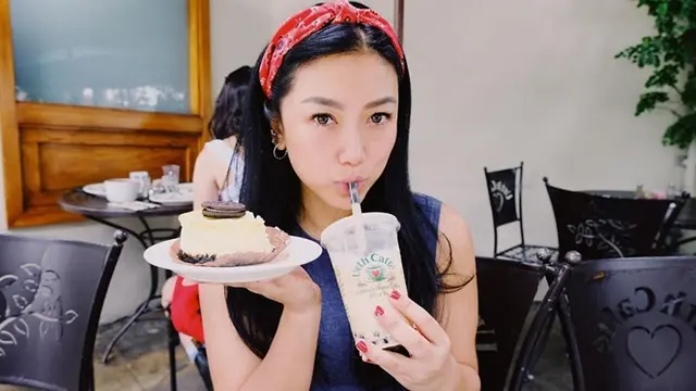 Dikenal Galak, Ini 6 Potret Manis Chef Vania Wibisono Juri Cooking ...