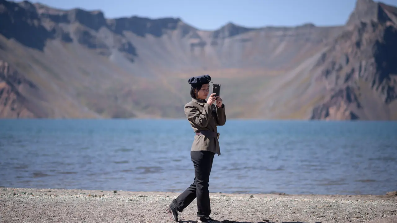 Korea Utara Punya Smartphone Baru Bernama Samtaesong8, Mirip Samsung ...