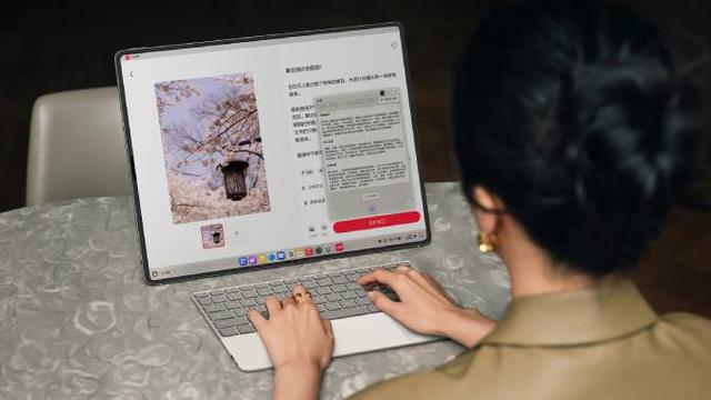 Cek Harga Huawei MateBook Fold, Laptop Layar Lipat dengan HarmonyOS