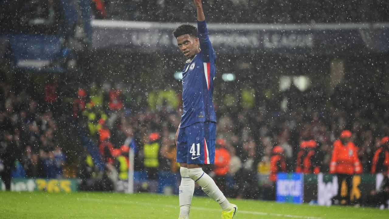 Estevao Ucapkan Terima Kasih pada Enzo Fernandez Usai Chelsea Hajar Ajax