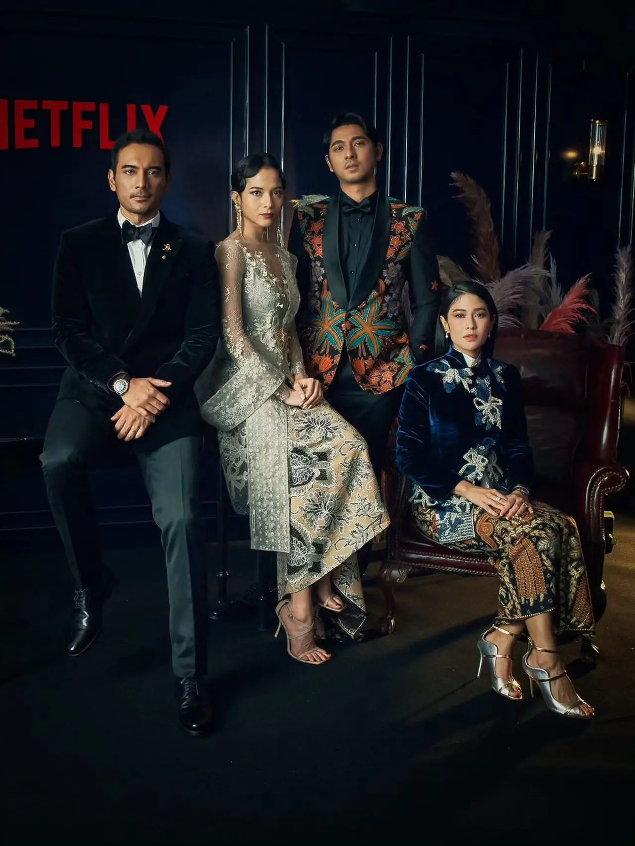 Potret Dian Sastrowardoyo dan Bintang Gadis Kretek, Bangga Berbatik di ...