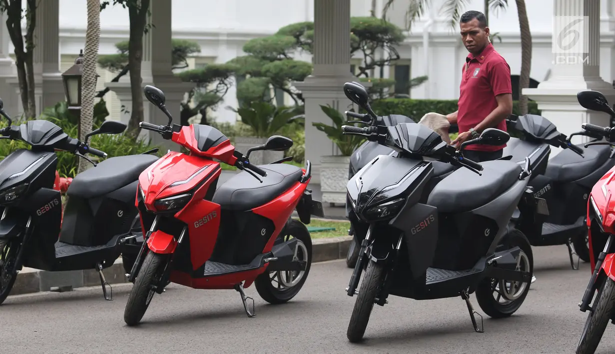 FOTO: Melihat Kerennya Motor Gesits yang Siap Diproduksi Massal - Page 1 - Foto Liputan6.com