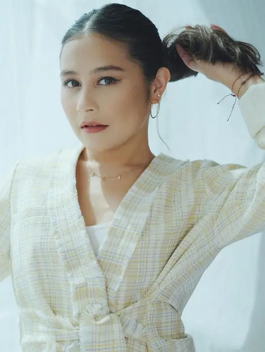 Sambut Tahun Baru, Prilly Latuconsina Siap Melangkah ke 2021 - Photo ...