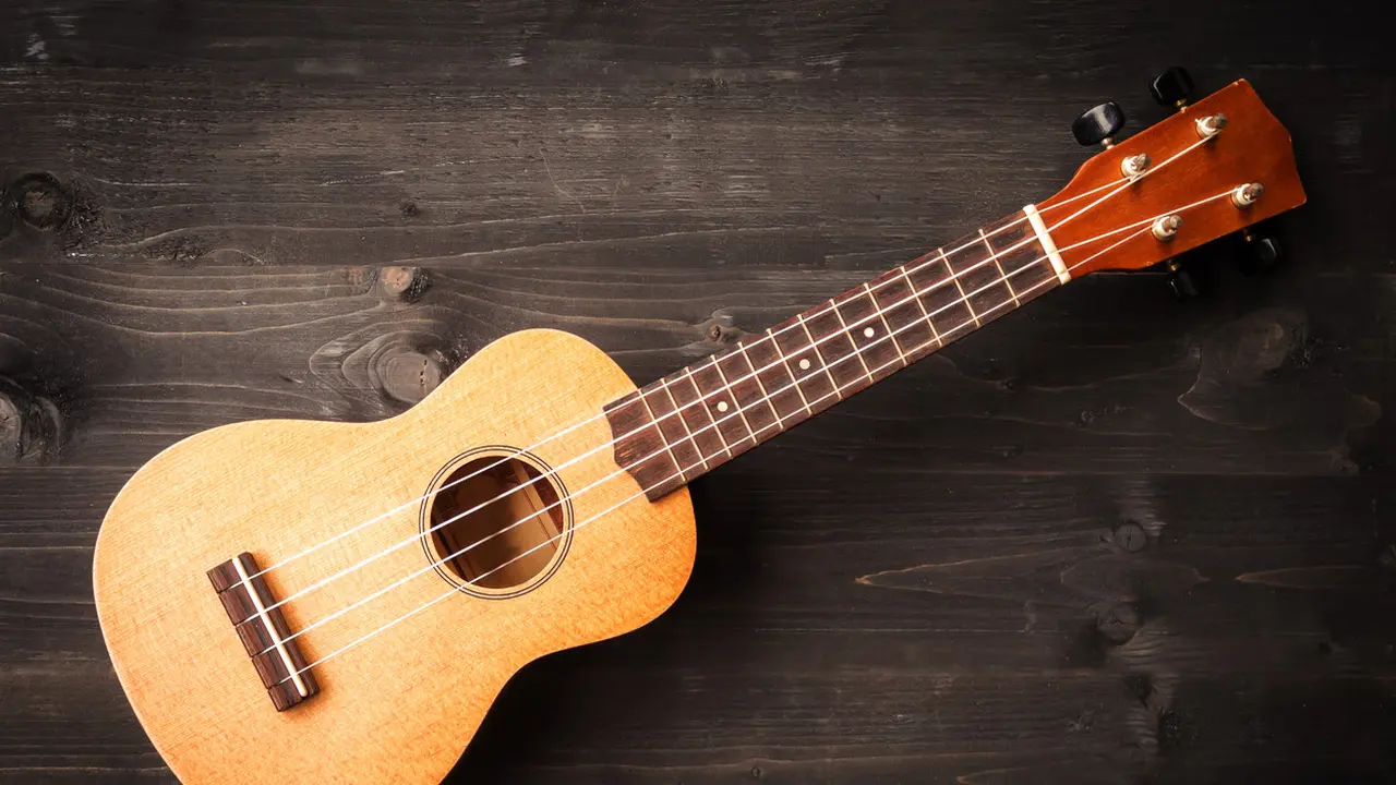 3 Cara Menyetel Gitar Ukulele Untuk Pemula, Belajar Musik dengan Mudah ...
