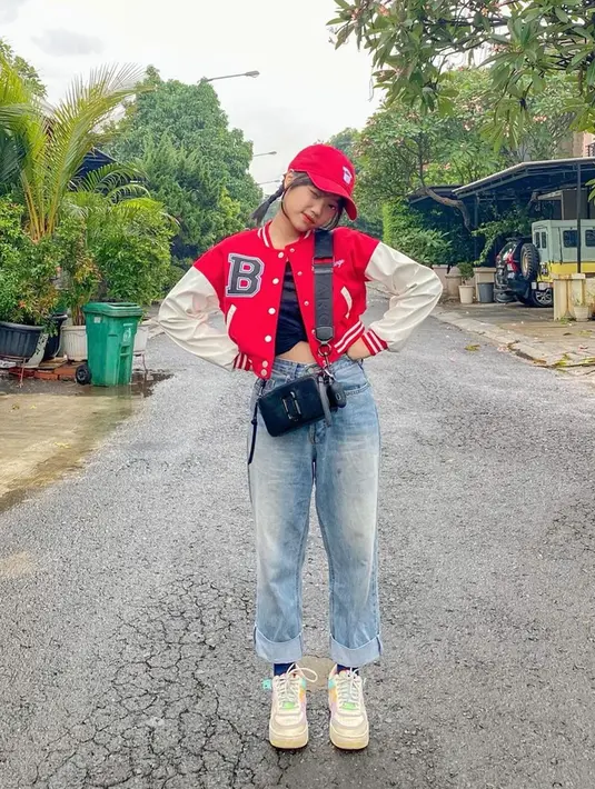 FOTO: Gaya Fuji Pakai Topi, Tampil Keren - Foto Liputan6.com
