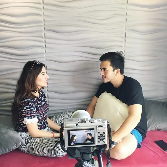 6 Potret Kebersamaan Rizky Nazar dan Kakaknya, Bak Sepasang Kekasih - Hot Liputan6.com