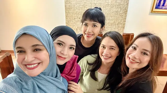 6 Potret Bintang Cinta Fitri Reuni Usai 12 Tahun Berlalu, Shireen ...