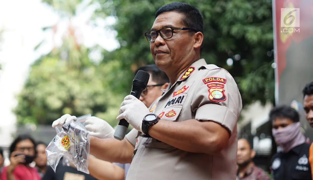 FOTO: Terlibat Kasus Narkoba, Polisi Tangkap Umar Kei - Foto Liputan6.com