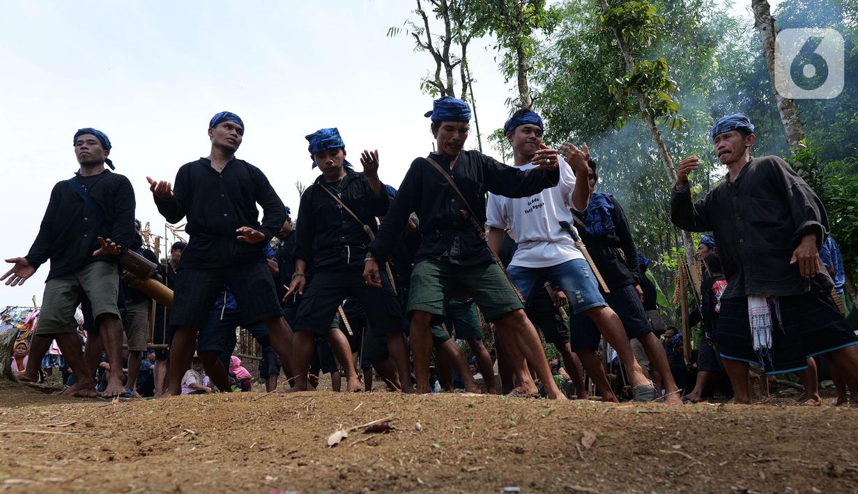 Foto Rangkaian Tradisi Adat Ngaseuk Suku Baduy Luar Foto