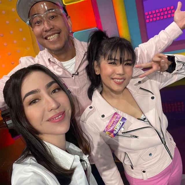 6 Potret Harmonis Keluarga Pandji Pragiwaksono dan Gamila Arief yang ...