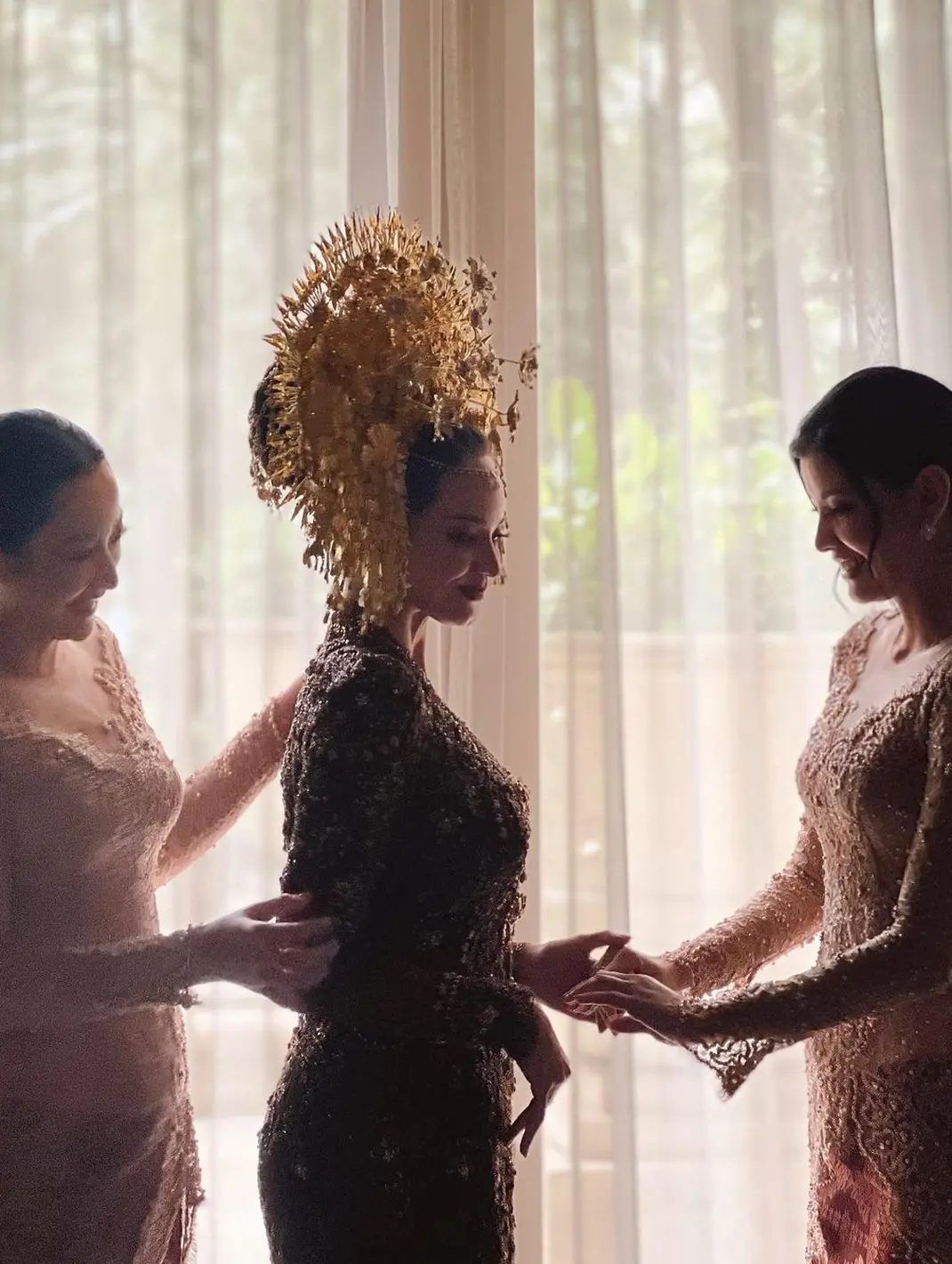 6 Potret Medina, Pacar Gading Marten yang Curi Perhatian di Pernikahan Enzy Storia - Photo ...