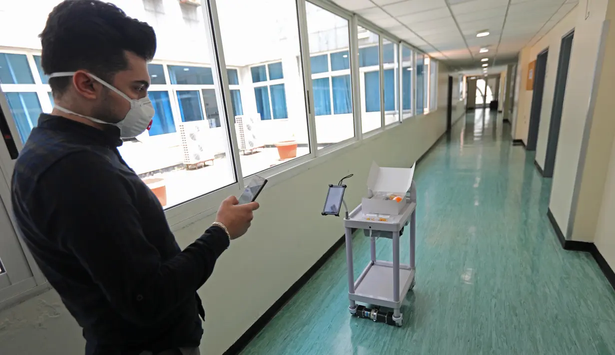 FOTO: Troli Robot Bantu Tangani Pasien Covid-19 - Foto Liputan6.com