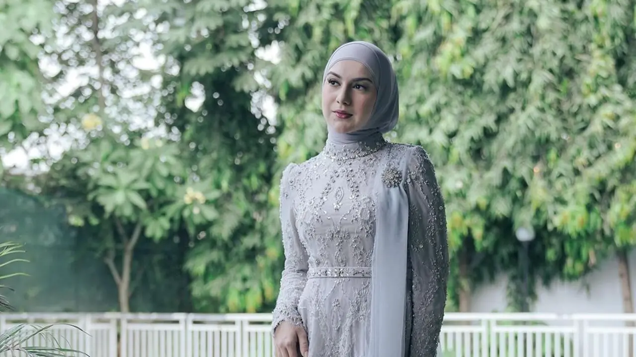 Irish Bella Pakai Gaun Pengantin Klasik Saat Menikah dengan Haldy Sabri ...