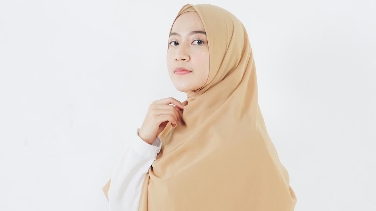 6 Rekomendasi Warna Hijab 2025 untuk Kulit Sawo Matang agar Wajah Tidak ...