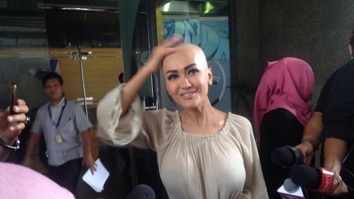 Botak, Julia Perez: Gue Bukan Stres atau Sensasi