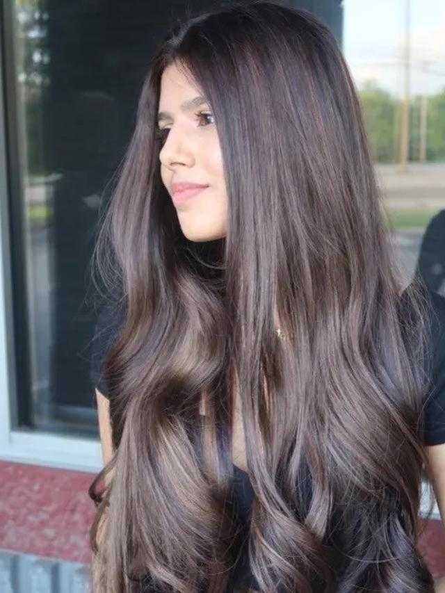 10 Kombinasi Highlight yang Bikin Rambut Hitam Kamu Makin Chic di Usia ...