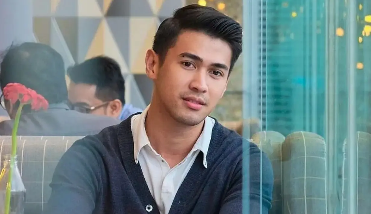 Potret Hessel Steven yang Pesonanya Bikin Kesengsem, Makin Berkarisma di Usia 40 Tahun - Foto ...