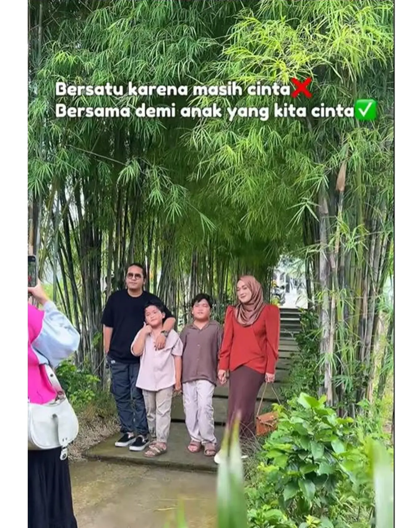 7 Potret Ririe Fairus dan Mantan Suami Setelah Ayus Nikahi Nissa Sabyan, Kompak - Hot Liputan6.com