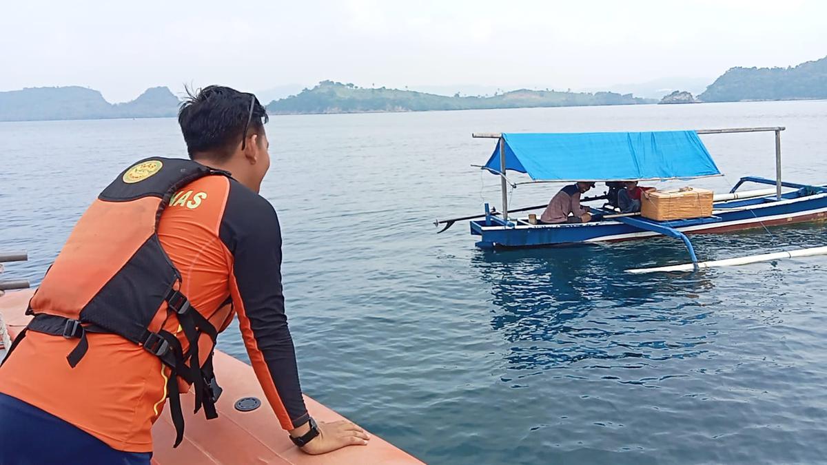 Penumpang Kapal Mendadak Melompat ke Laut di Perairan Pulau Rimau ...